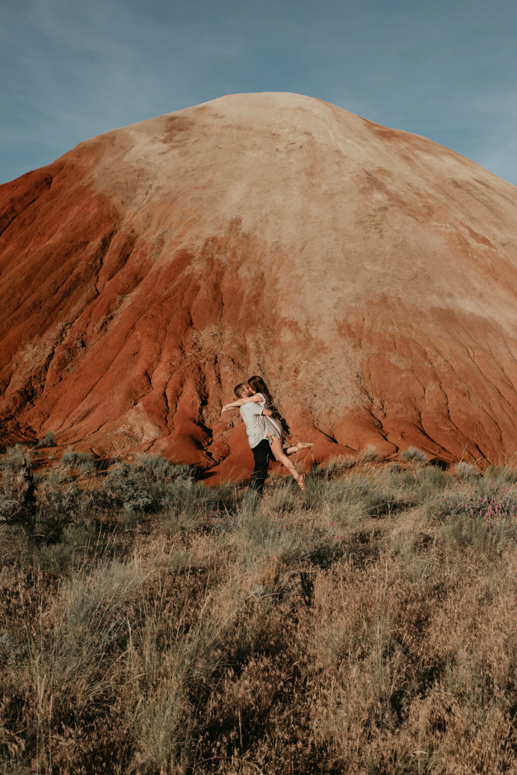 Presley & Eric // Sunshine at Painted Hills - Mecca R. Photography